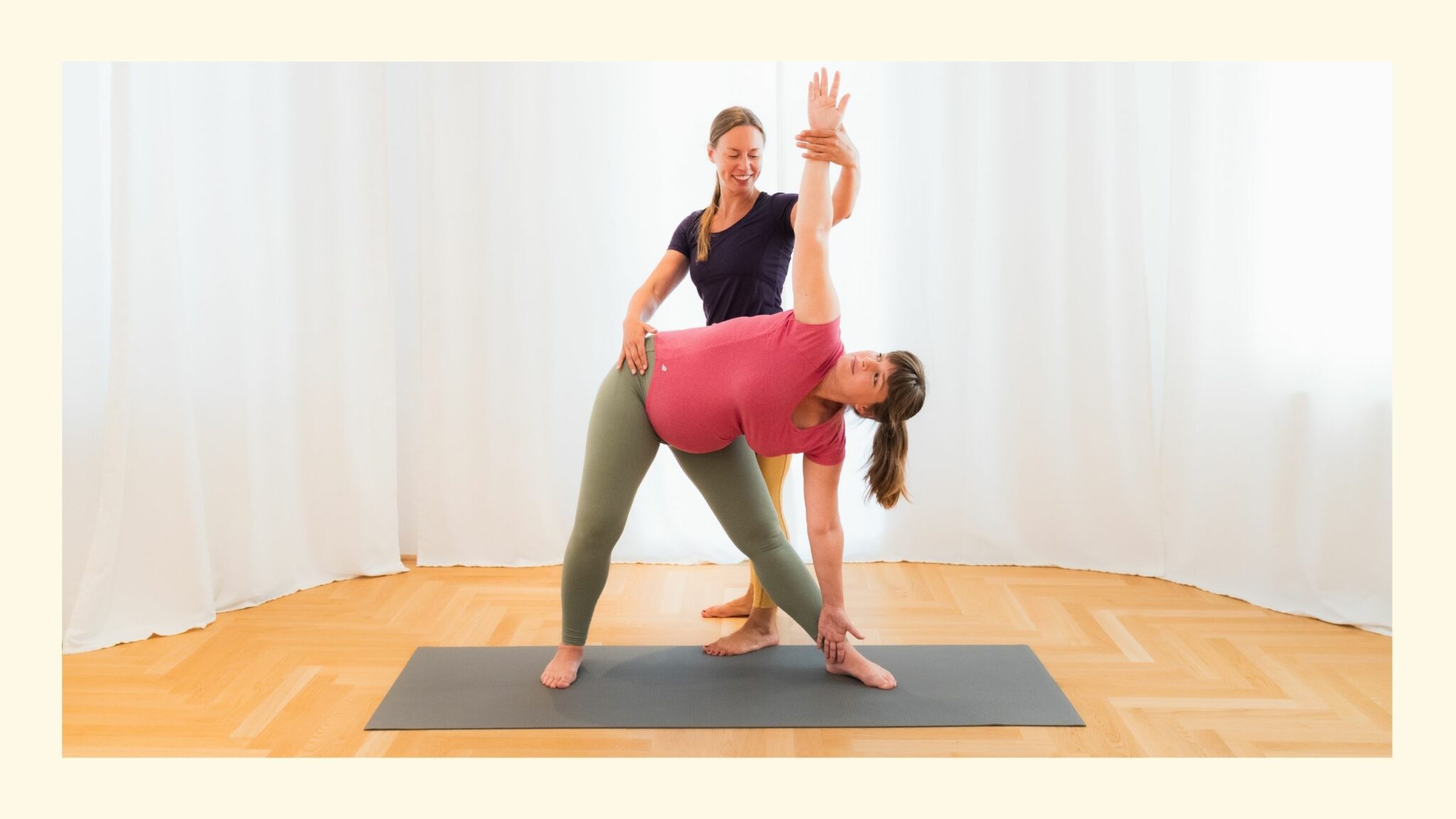 Fly & Flow | NEU: Yoga für Schwangere in Wien